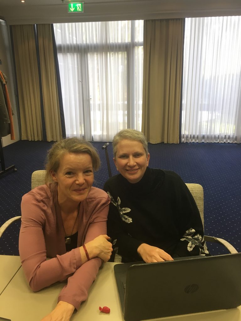 Susanne Dirks und Lisa Seemann – EASY READING